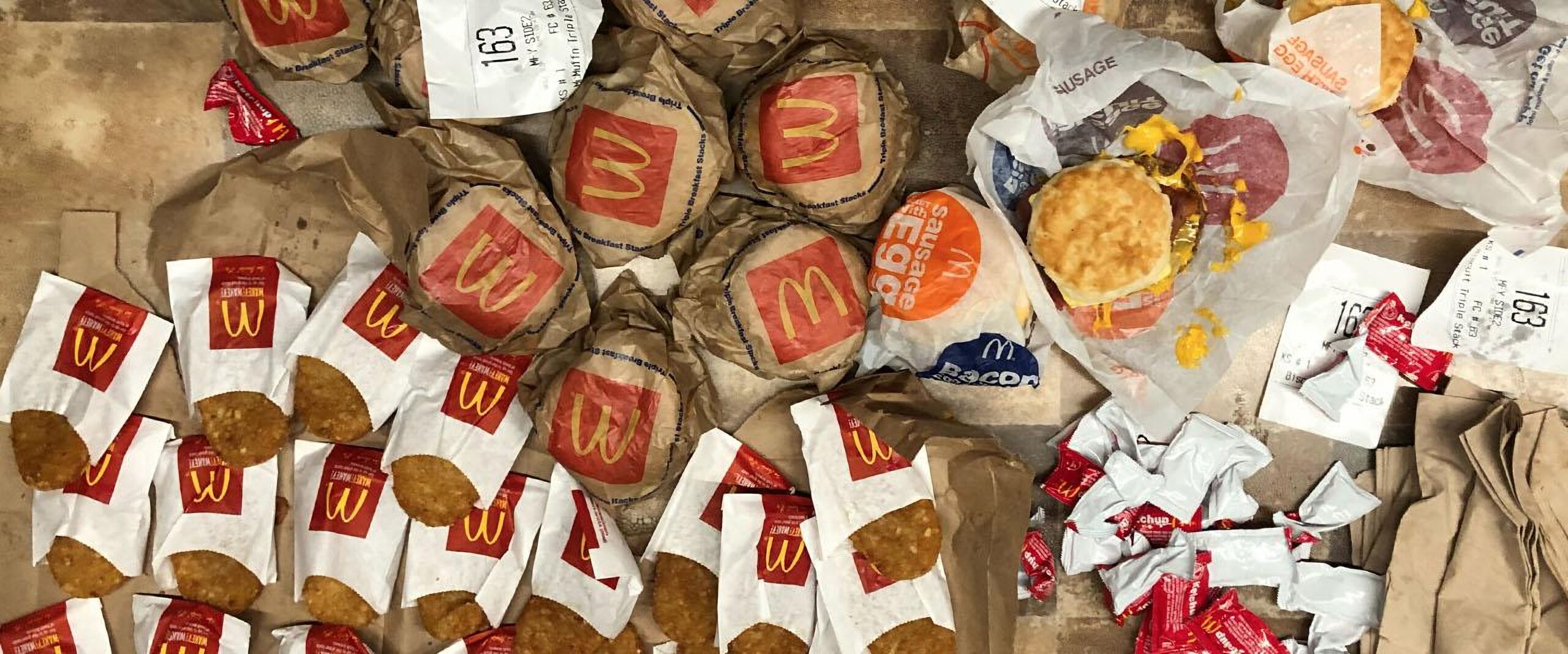Εργαζόμενη στο McDonald's ετοίμασε σε 4 ώρες παραγγελία 6.400 τεμ. (video)